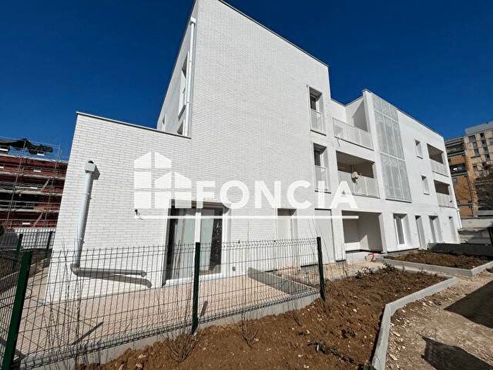 Appartement à louer - Pyramides Centre, Évry-Courcouronnes - 3 pièces - 2 chambres