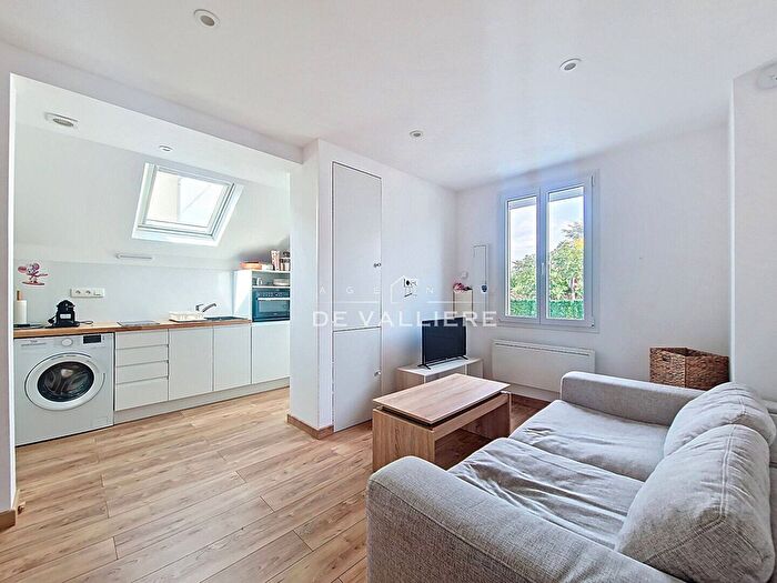 Appartement à louer - Plateau-Mont Valérien, Rueil-Malmaison - 2 pièces - 1 chambre