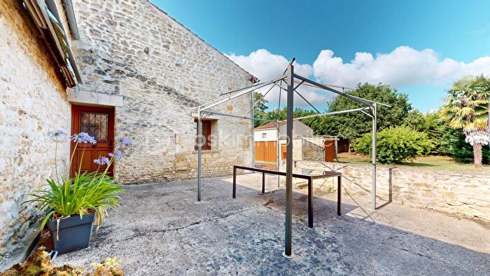 Maison à vendre - Saint-Savinien - 7 pièces - 4 chambres