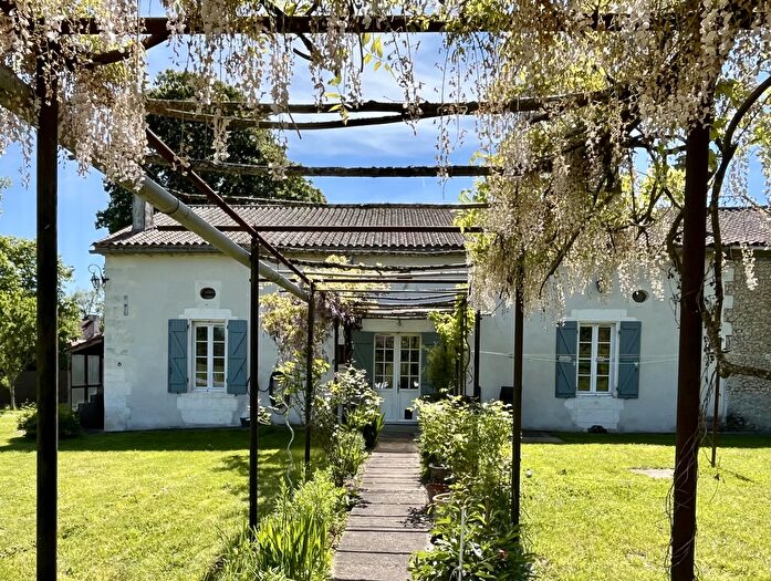 Maison à vendre - Petit-Bersac - 7 pièces - 3 chambres