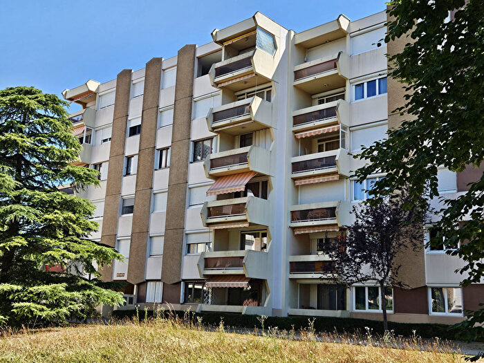 Appartement à vendre - Bourgoin-Jallieu, Champfleuri et sa ceinture verte - 4 pièces - 3 chambres