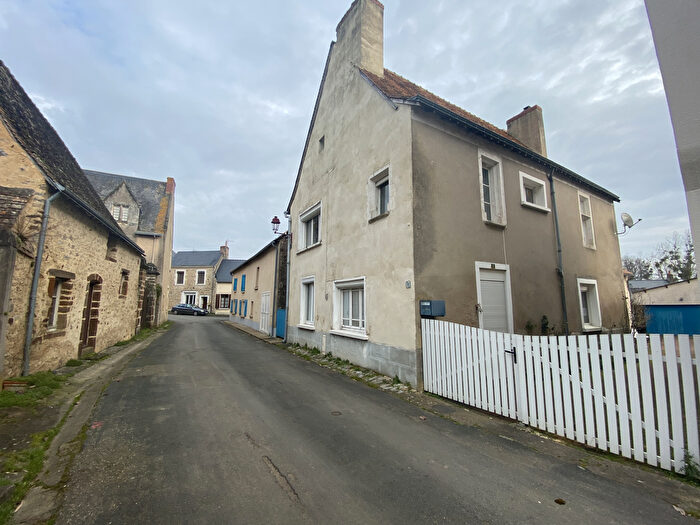 Maison à vendre - Poillé-sur-Vègre - 5 pièces - 3 chambres