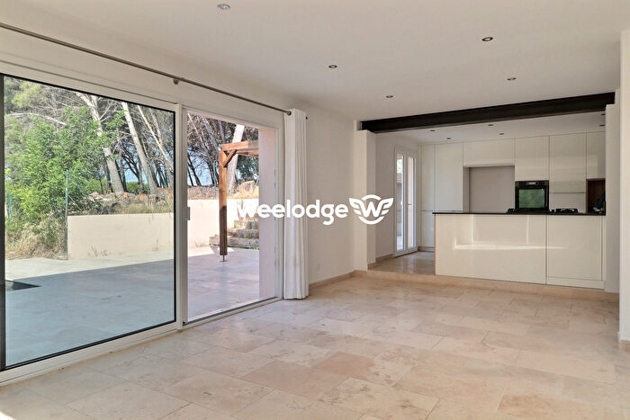 Maison à vendre - Saint-Chamas - 7 pièces - 4 chambres