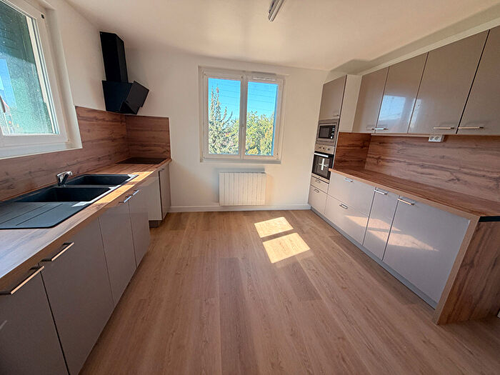 Appartement 4 pièces à louer à Laroche-Saint-Cydroine