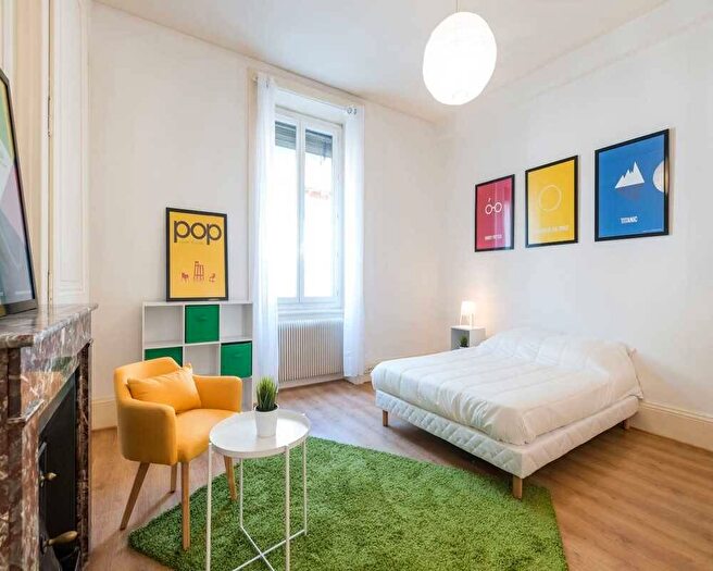 Appartement à louer - Vieux Lyon, Lyon ème arrondissement - 3 pièces - 5 chambres