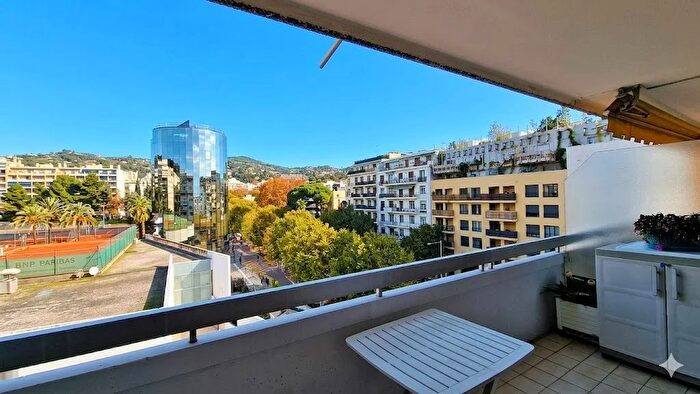 Appartement à louer - Nice, Saint-Sylvestre - 3 pièces - 2 chambres