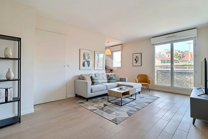 Appartement à vendre - Saint-Denis, La Plaine Saint-Denis - 2 pièces - 1 chambre