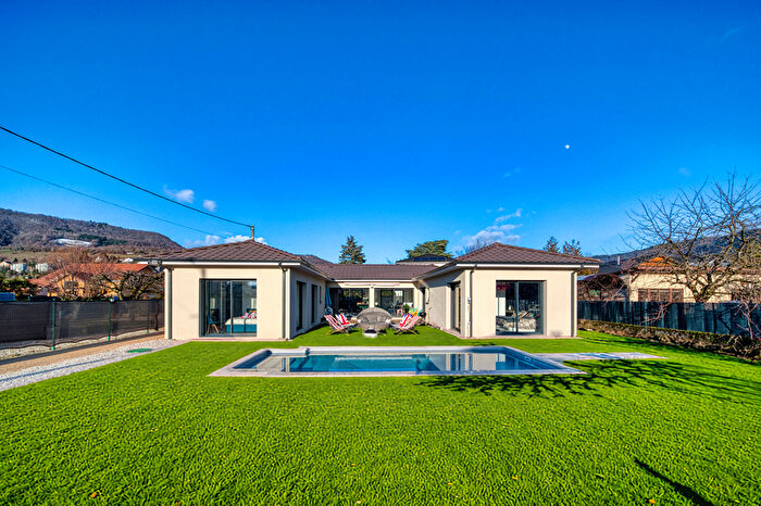 Maison à vendre - Coublevie - 6 pièces - 4 chambres