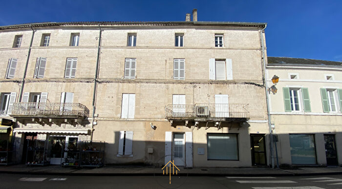 Maison à vendre - Chalais - 4 pièces - 3 chambres