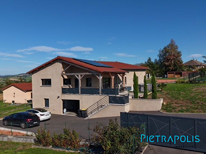 Saint-Symphorien-de-Lay : Maison 5 pièces à vendre