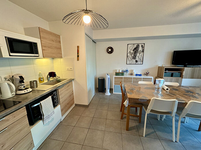 Maisons à vendre et appartements à louer - 1