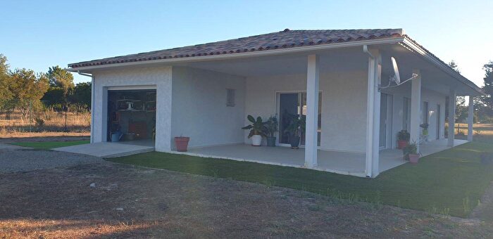 Maison à louer - Ghisonaccia - 4 pièces - 3 chambres