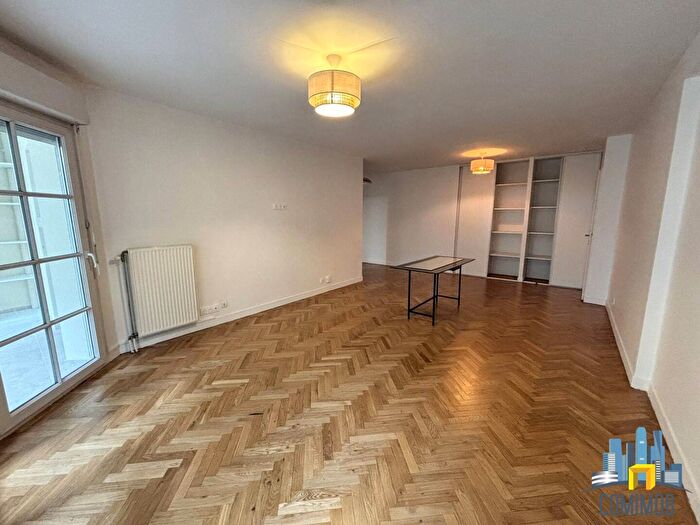 Appartement à louer - Courbevoie - 4 pièces - 3 chambres