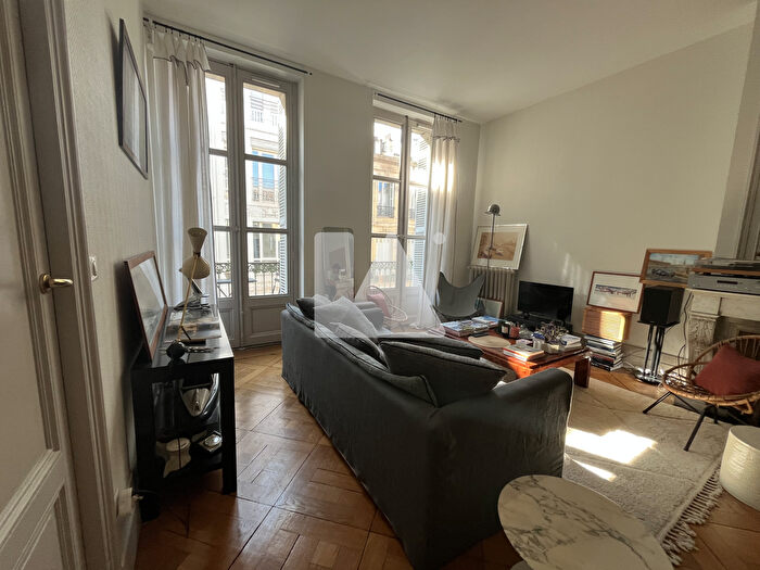 Appartement à louer - Bordeaux, Saint-Seurin - 2 pièces - 1 chambre