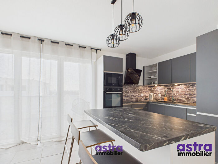 Appartement à louer - Saint-Louis, Bourgfelden - 5 pièces - 4 chambres