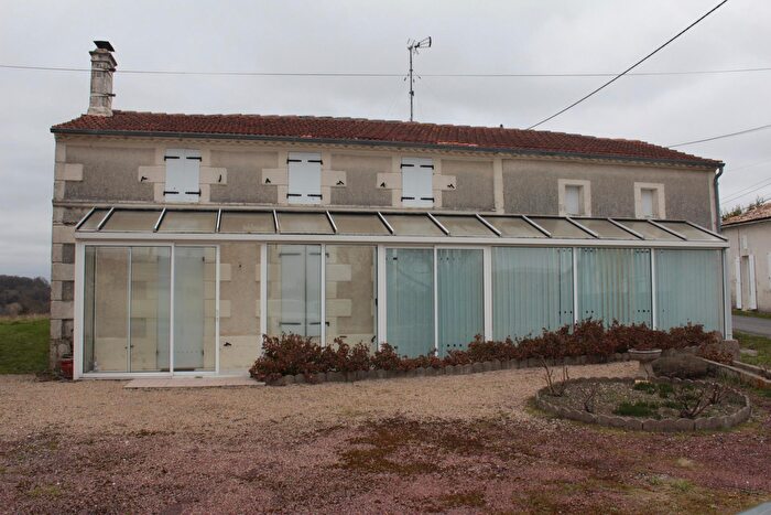 Maison à vendre - Saint-Thomas-de-Conac - 6 pièces - 4 chambres