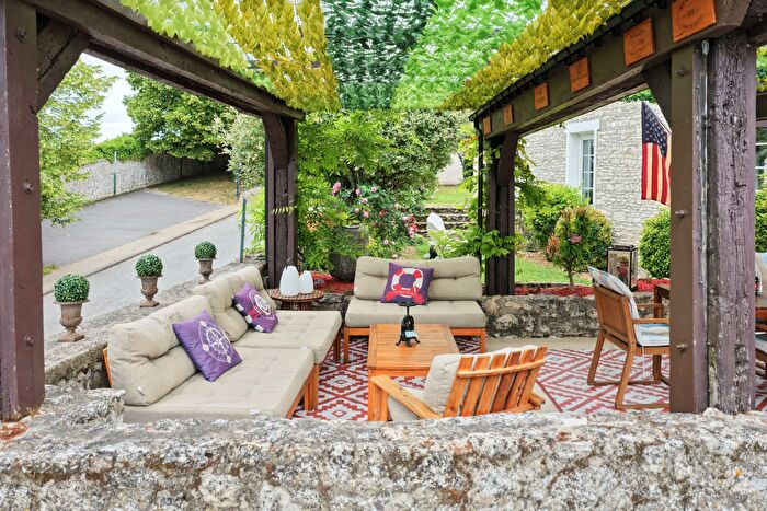 Thiverval-Grignon : Maison 8 pièces à vendre