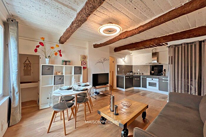 Appartement à louer - Centre Ancien, Draguignan - 3 pièces - 2 chambres