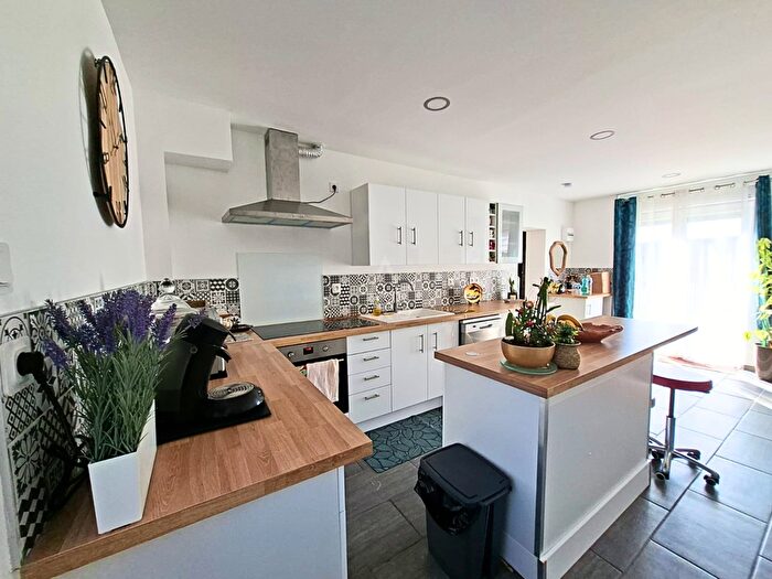 Maison à vendre - Saint-Aubin-les-Forges - 5 pièces - 3 chambres