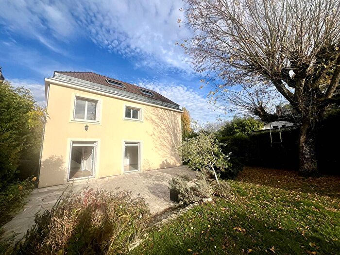 Maison à louer - Le Plateau, Louveciennes - 7 pièces - 5 chambres