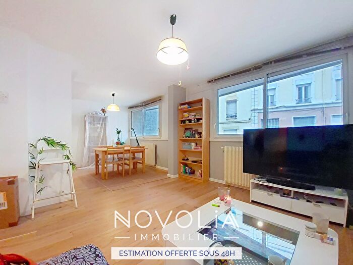 Appartement à vendre - Lyon e  - 3 pièces - 2 chambres