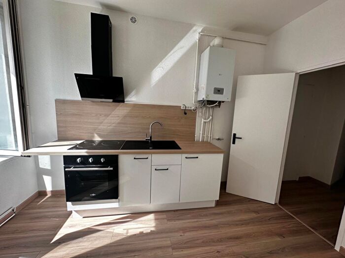 Appartement 3 pièces à Le Chambon-Feugerolles, Centre-ville, Gare, à vendre