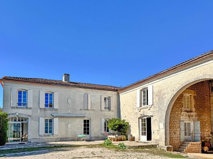 Louzac-Saint-André - Maison 11 pièces à vendre