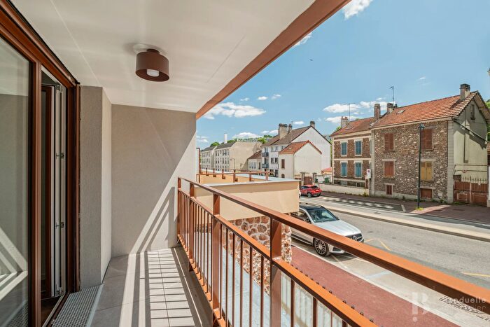 Saint-Cyr-l'École, Hôtel de ville - Appartement 1 pièce à louer