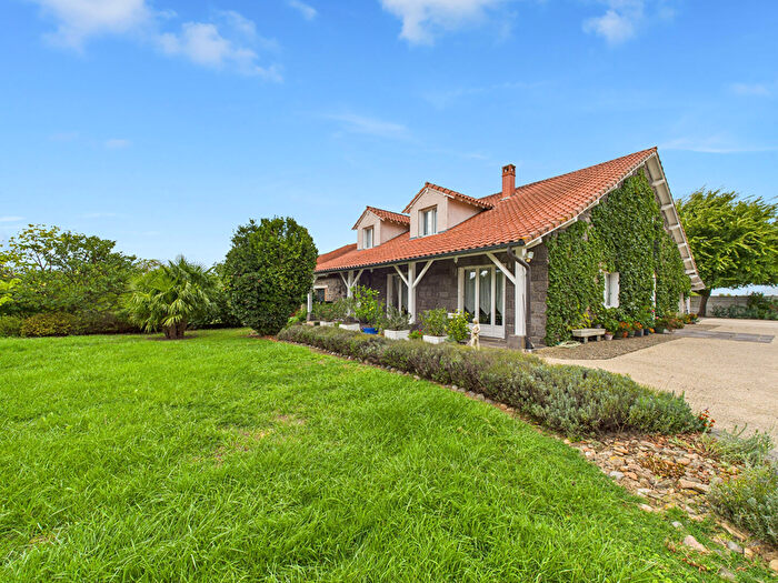 Maison à vendre - Saint-André-le-Coq - 6 pièces - 5 chambres