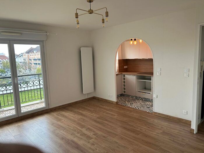 Appartement à louer - Noisy-le-Grand, Centre-ville - 2 pièces - 1 chambre