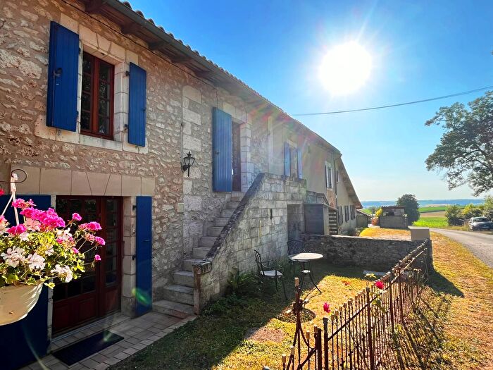 Maison à vendre - Verteillac - 10 pièces - 4 chambres