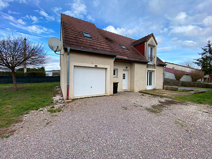 Maison à vendre - Pouilly-en-Auxois - 5 pièces - 4 chambres