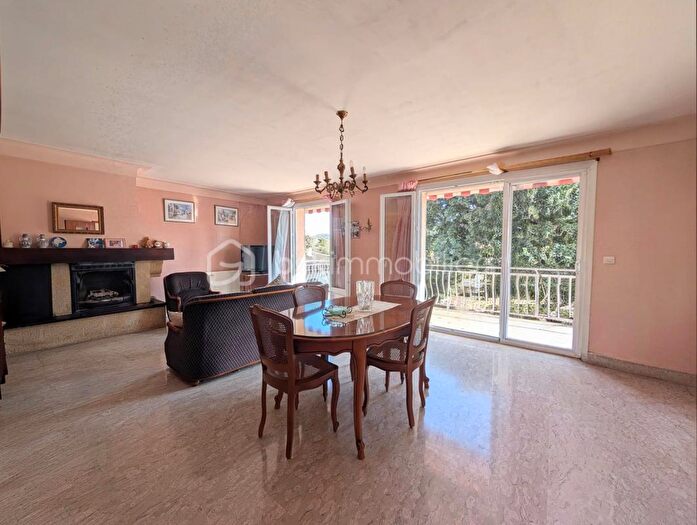 Maison à vendre - Lamanon - 5 pièces - 4 chambres