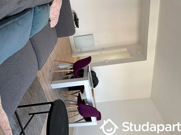 Appartement à louer - Couronne Centrale, Bourges - 1 pièce - 3 chambres