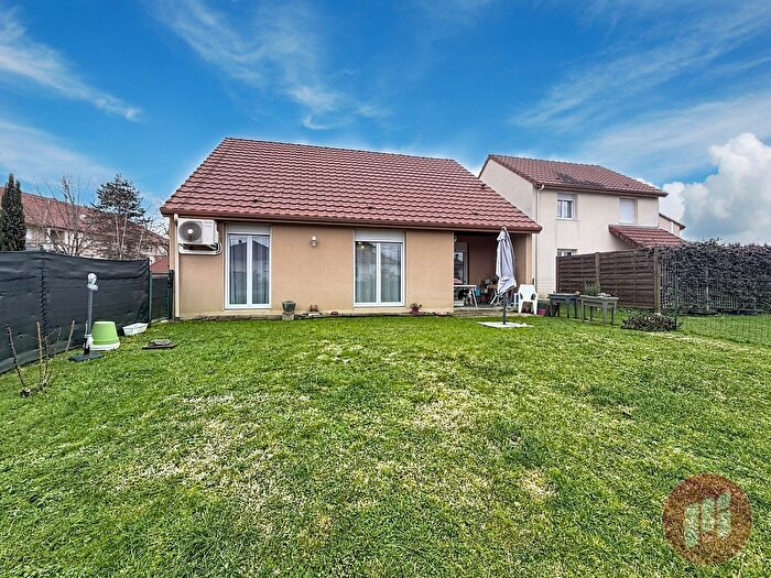 Maison à vendre - Saint-Pantaléon-de-Larche - 4 pièces - 3 chambres