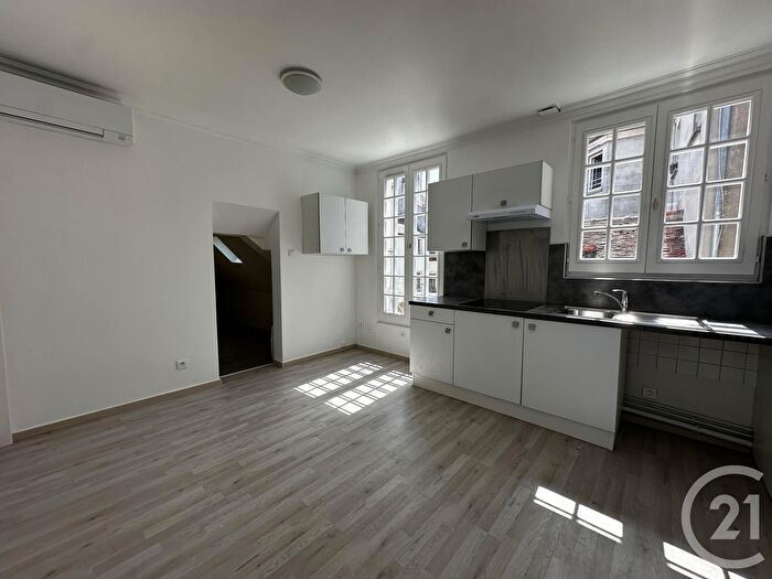 Appartement 1 pièce à Brie-Comte-Robert, Centre-ville, à louer