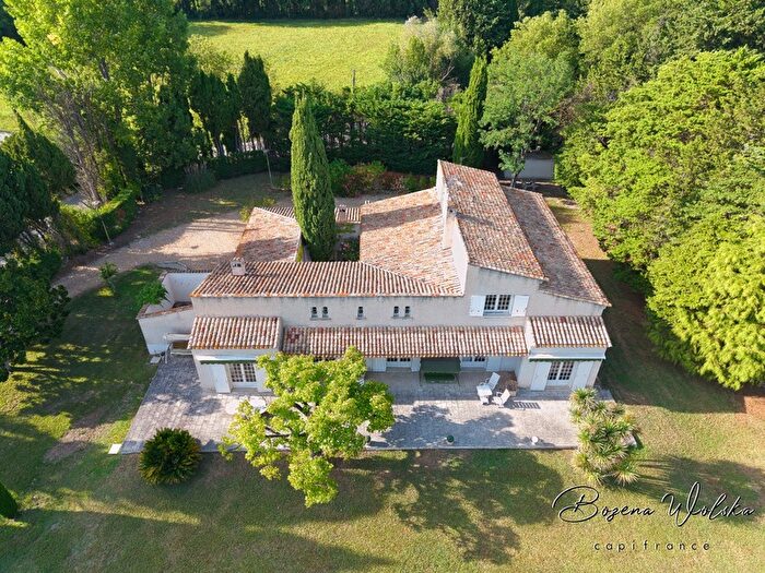 Salon-de-Provence, Touret, Route d'Eyguières : Maison 9 pièces à vendre