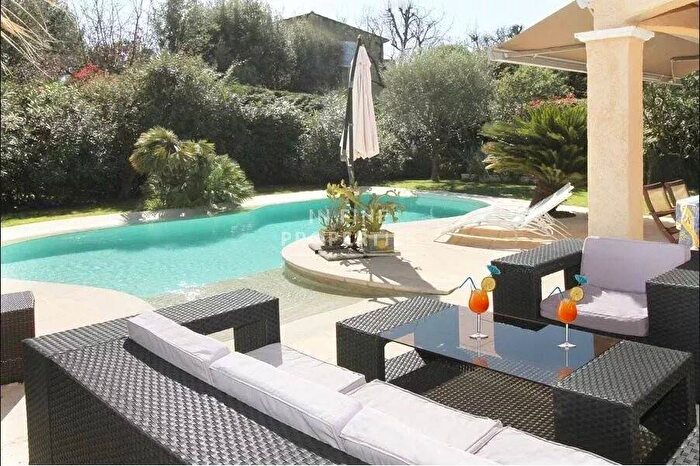 Maison à louer - Ile Verte-Nord Est, Valbonne - 5 pièces - 4 chambres