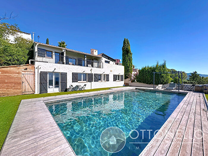 Maison à vendre - Roquebrune-sur-Argens, La Bouverie - 5 pièces - 4 chambres