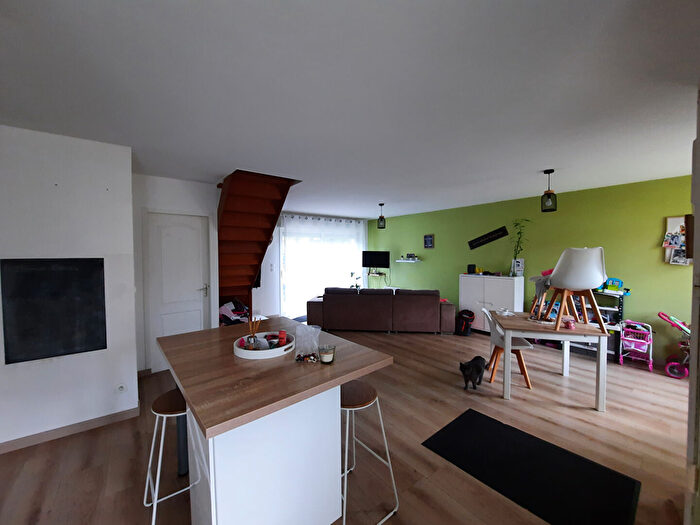 Maisons à vendre et appartements à louer - 1