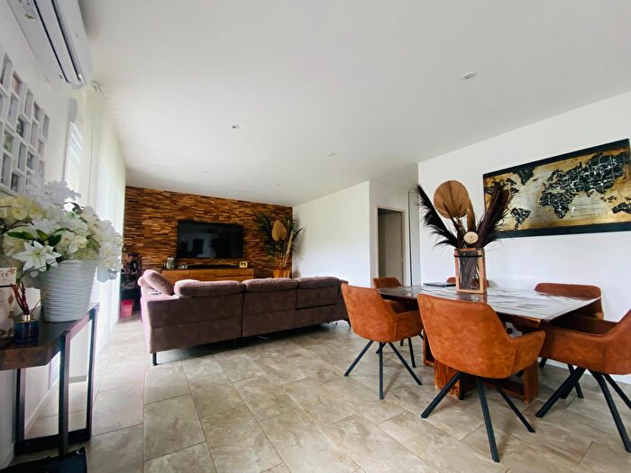 Maison à vendre - Surgères - 4 pièces - 3 chambres