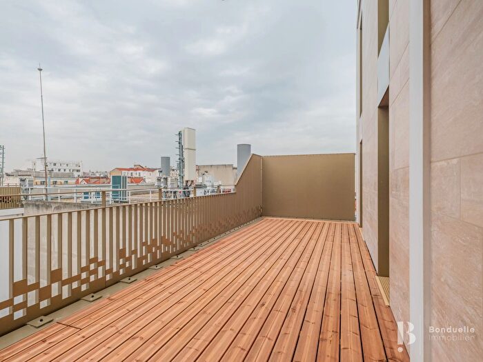 Appartement à louer - Courbevoie, Marceau République - 5 pièces - 4 chambres