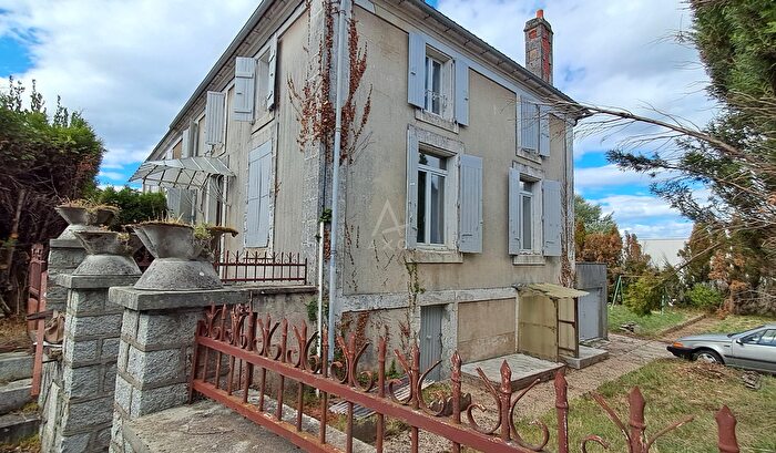 Roumazières-Loubert - Maison 7 pièces à vendre