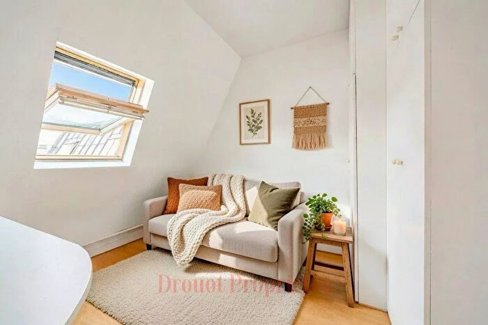 Appartement à vendre - Paris e , Dauphine - 1 pièce