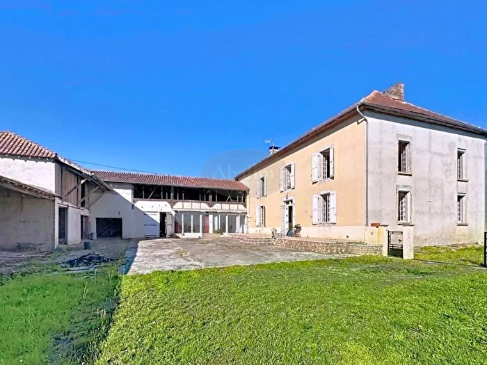 Trie-sur-Baïse : Maison 9 pièces à vendre
