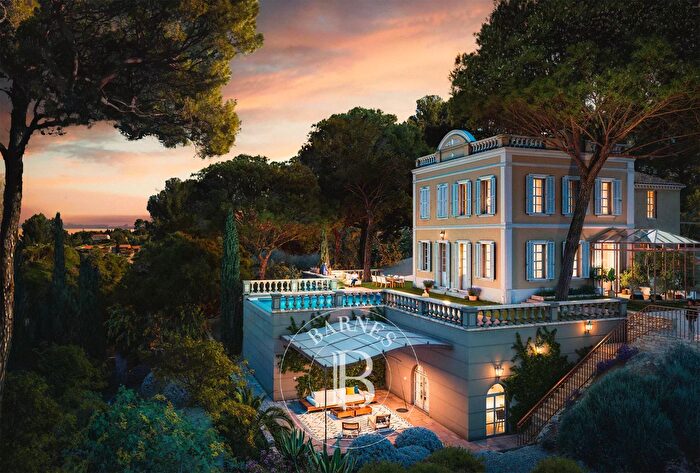 Maison à vendre - Cassis - 7 pièces - 5 chambres