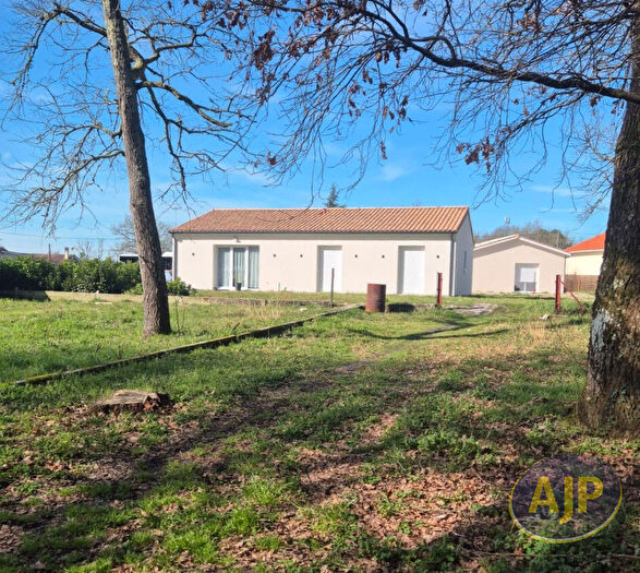 Maison à vendre - Saint-Yzan-de-Soudiac - 6 pièces - 4 chambres