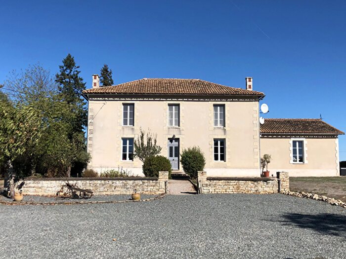 Maison 13 pièces à vendre à Saint-Coutant