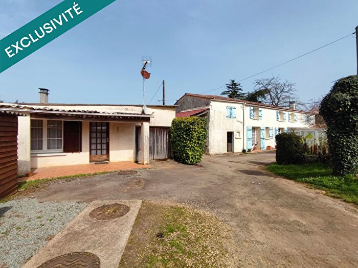 Maison à vendre - Rioux - 7 pièces - 5 chambres