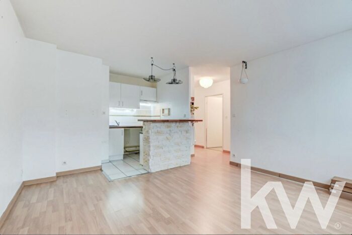 Maisons à vendre et appartements à louer - 1